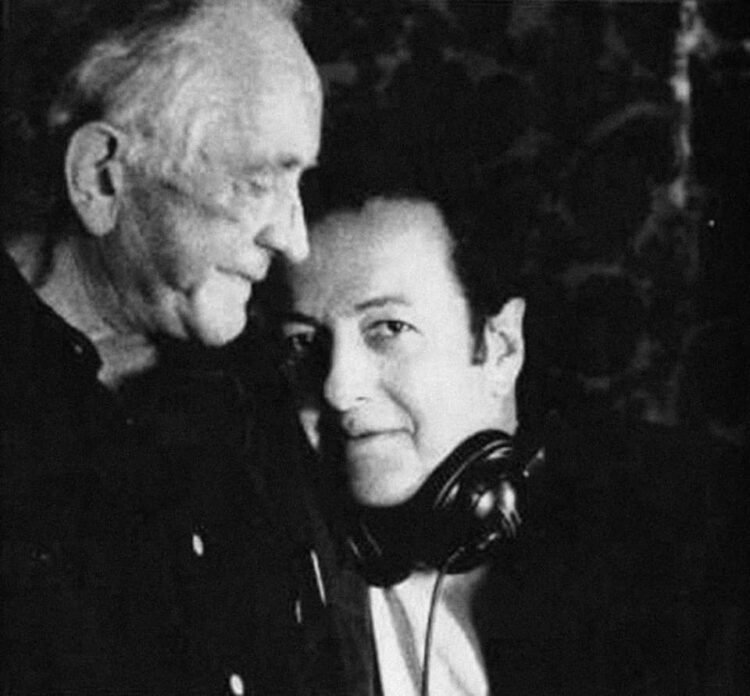 Ukleta pesma... Snimili su je zajedno Džoni Keš i Džo Stramer. Manje od ...